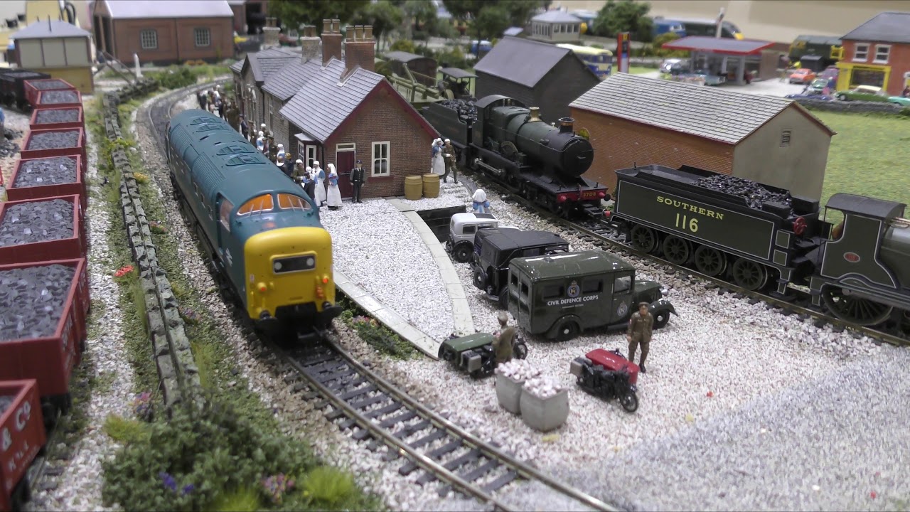 Bachmann Class 55 Deltic. Queens own Highlander 32-535DS - YouTube