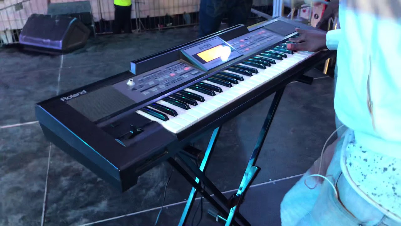 Umlilo DJ Zinhle by John The Pianist - YouTube