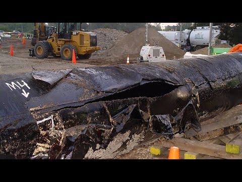 Seven people injured in oil pipeline explosion in Mexico - YouTube