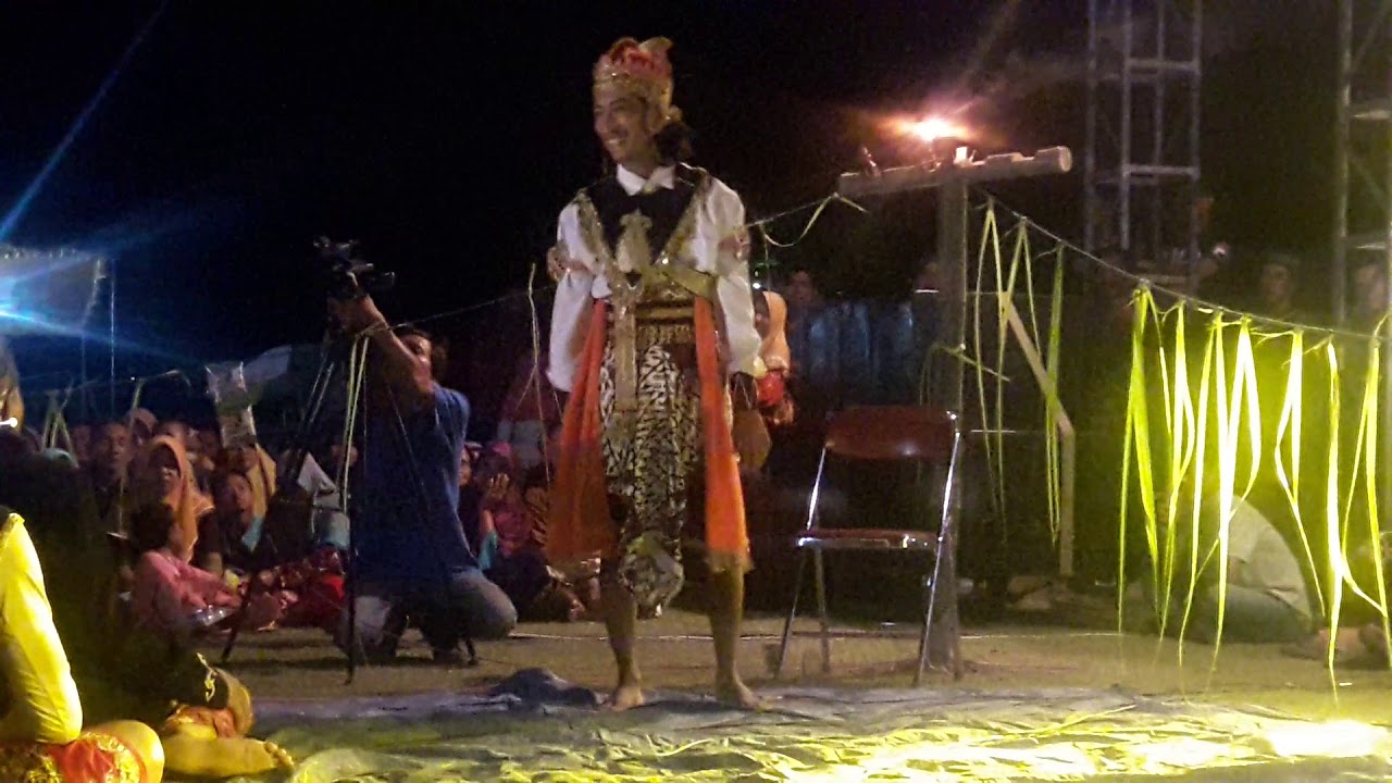 Kesenian budaya sandur "KEMBANG DESA " ikut meramaikan festival ...