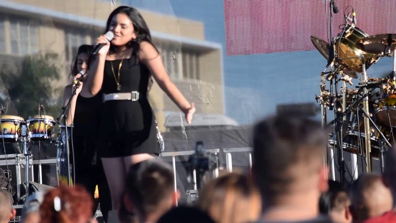 Isabel Marie performing - YouTube