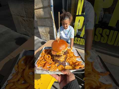 Difficile à assumer ce burger 😳🍔 #burger #dangerousburger