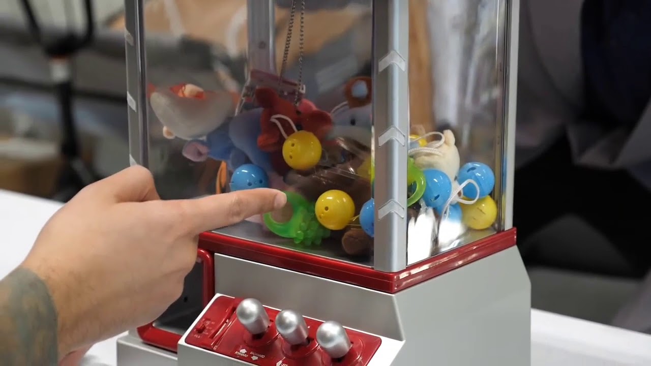 The only real way to win at the claw machine - YouTube