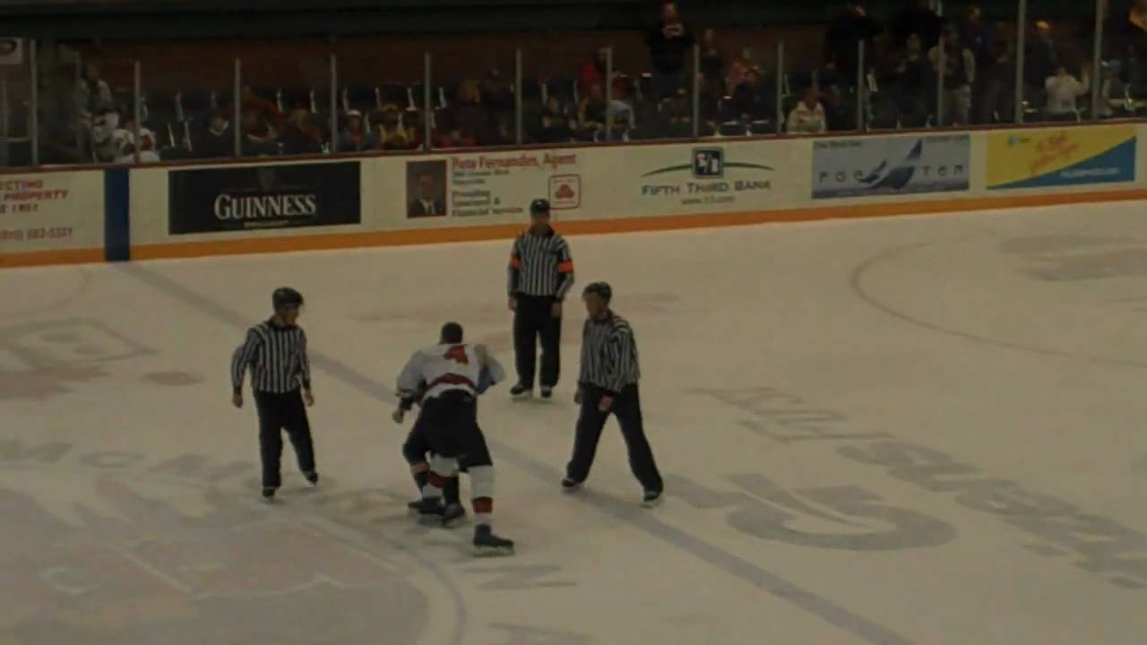 Flint Generals And Port Huron Ice Hawks Hockey Fight - YouTube