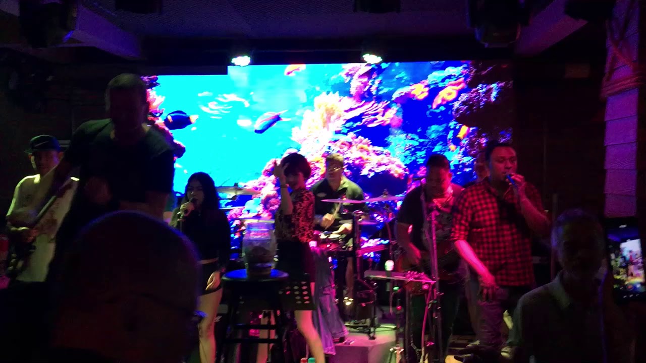 Country Road Bar, Soi Cowboy, Bangkok, Dec. 2018 - YouTube