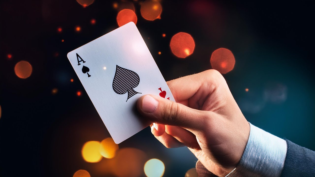 Unbelievable Close-up Card Trick: Watch the Ace Disappear! - Magic ...