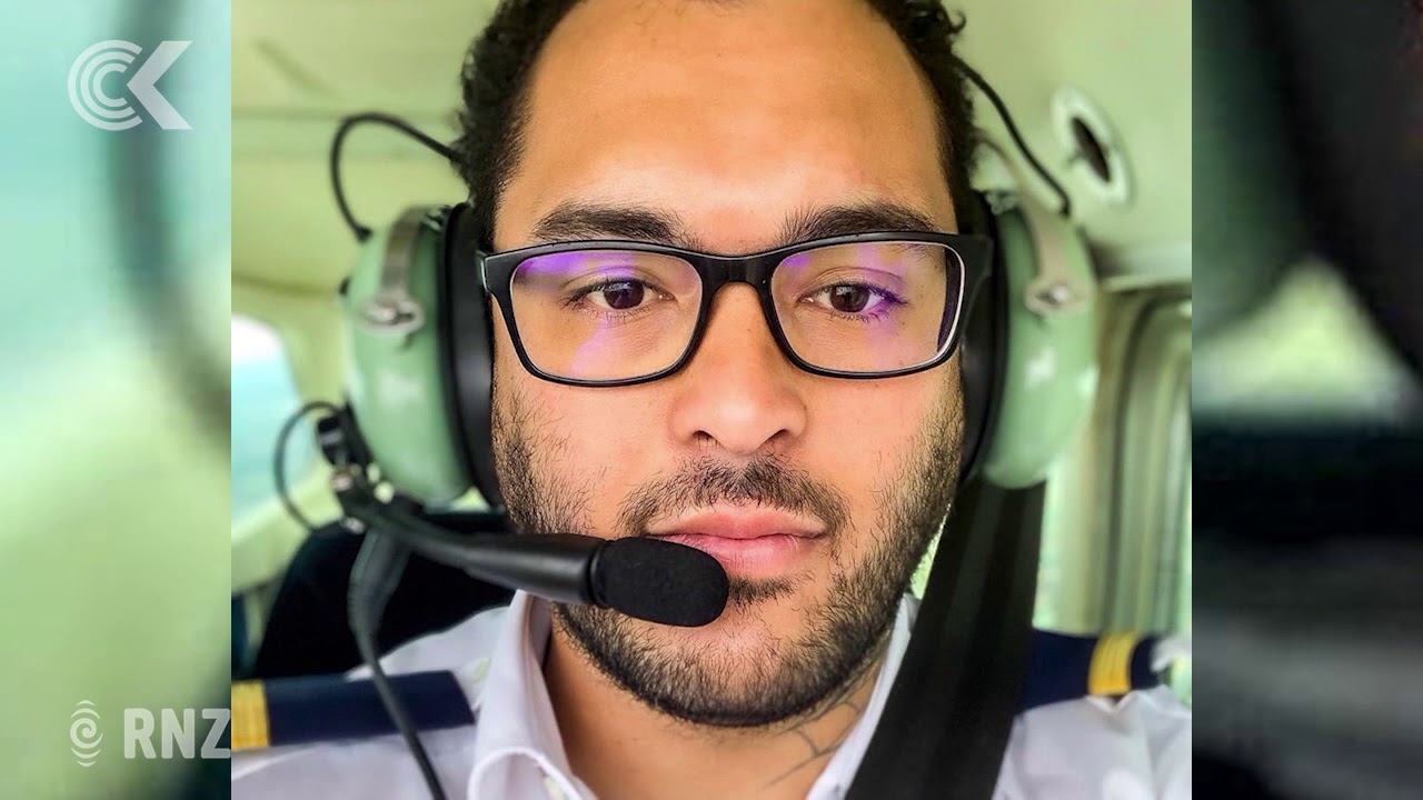 How a learner pilot landed a plane with an unconscious instructor - YouTube