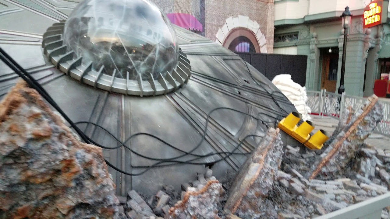 UFO Crash Site at Universal Studios Halloween Horror Nights 9-4-2017 ...