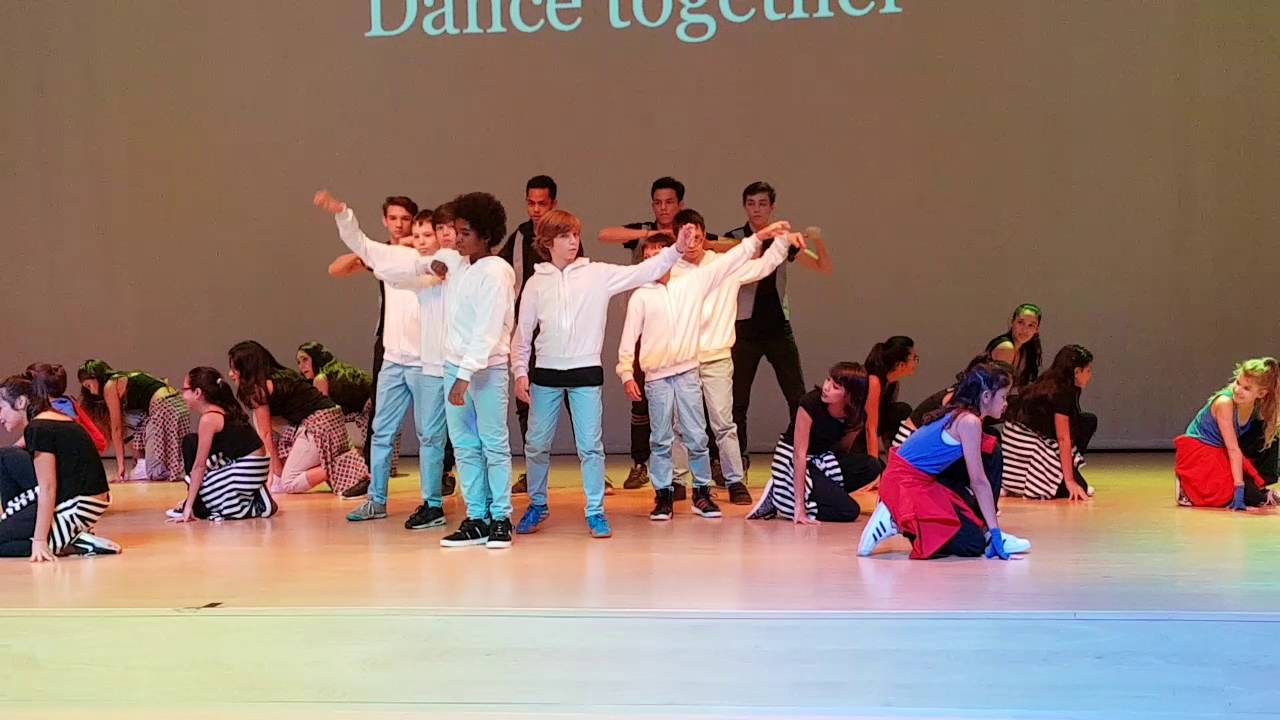 The hip hop groups dance together on Gala de danse 2016 - YouTube