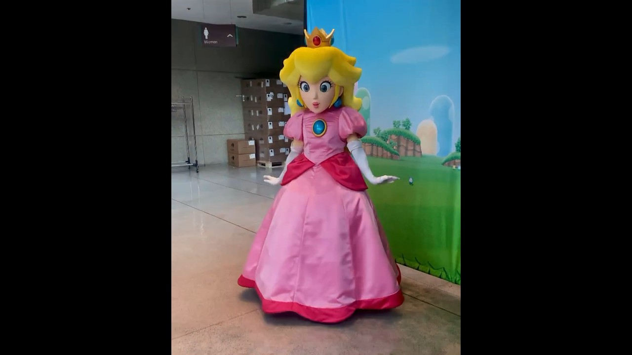 NEW Princess Peach mascot! Nintendo Live 2023 #supermario # ...