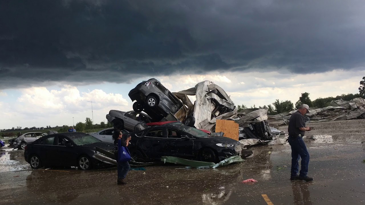 Tornado Vermeer factory Pella, Iowa 2018 - YouTube