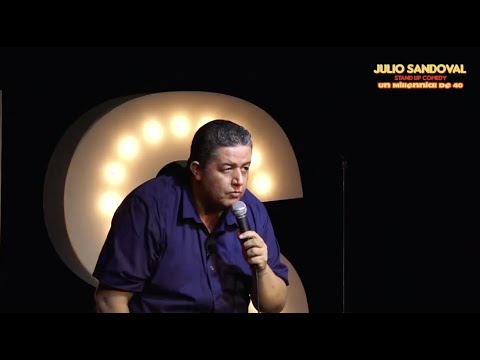 Julio Sandoval lanza su especial de stand up “Millennial de 40” - YouTube