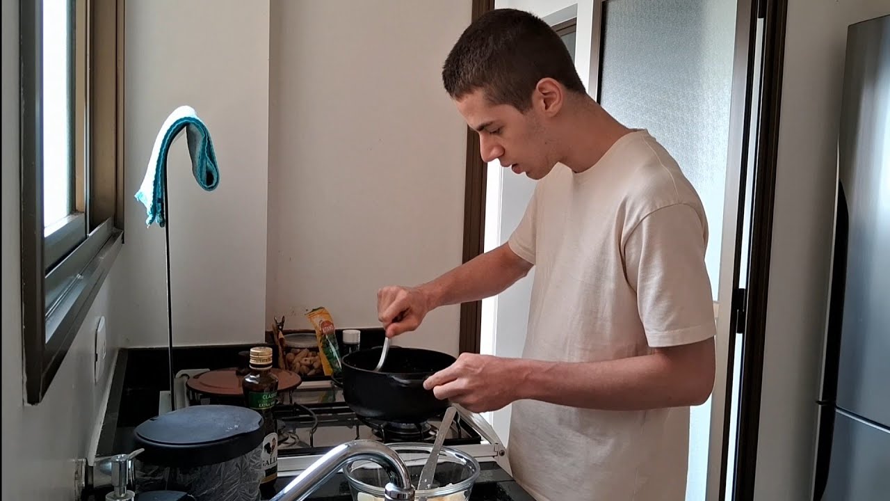 Talking While Cooking: Practicing My English in the Kitchen - YouTube