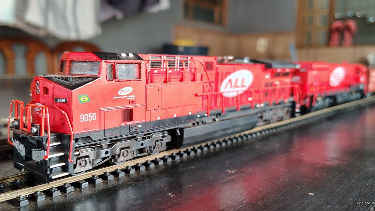 Raridade hoje na ferrovia, dupla de ac44i e c30-7 ALL vindo de ZSF ...