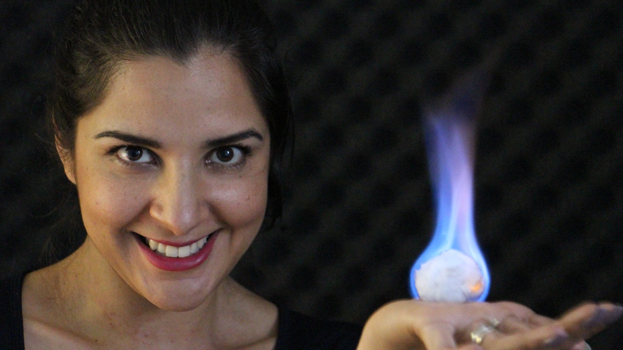 BOLITA DE FUEGO EN LAS MANOS │ Experimento - YouTube