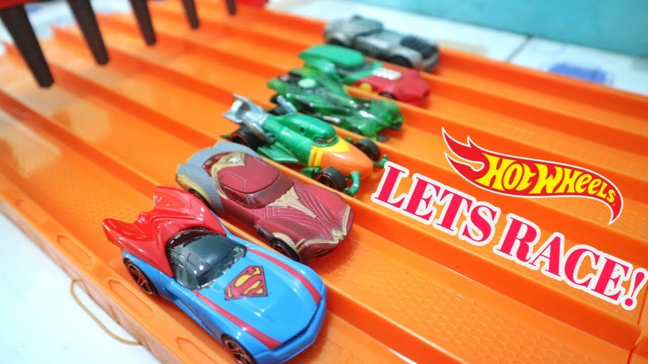 HOTWHEELS SUPER HERO RACE & UNBOXING - BATMAN, SUPERMAN, WONDERWOMAN ...