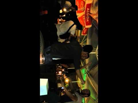 Arkadaşlarla sefalardayız.