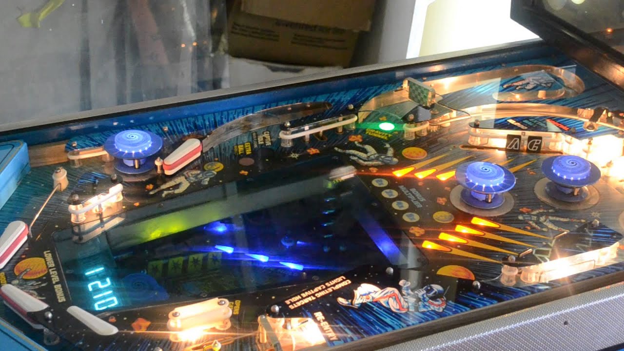 Black Hole Pinball - YouTube