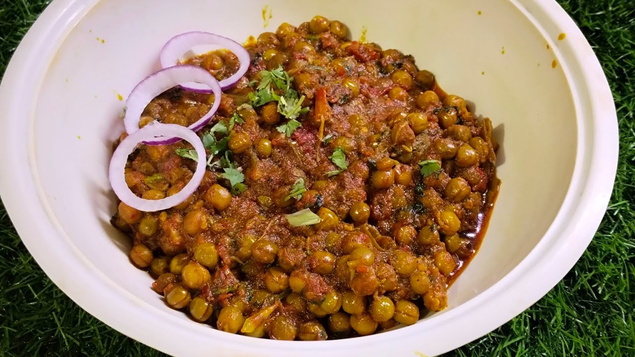 Irresistible Spicy Ankurit Chaat with Matar and Shimla Mirch! - YouTube