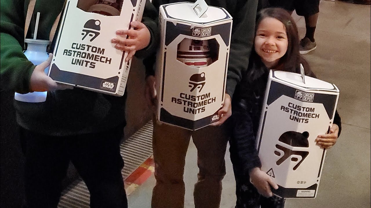 Making Driods at Disneylands Star Wars Galaxy Edge - YouTube