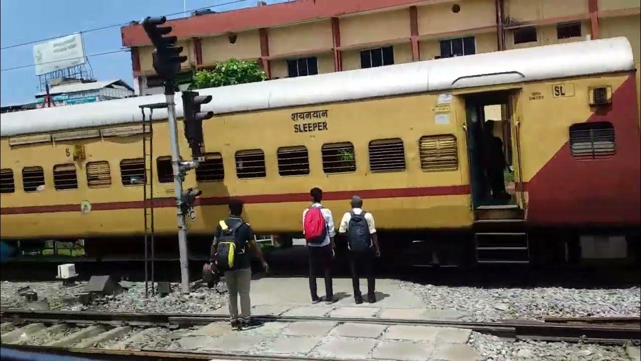 17229/Trivandrum Central Secunderabad Sabari Express Arriving Ernakulam Town - YouTube