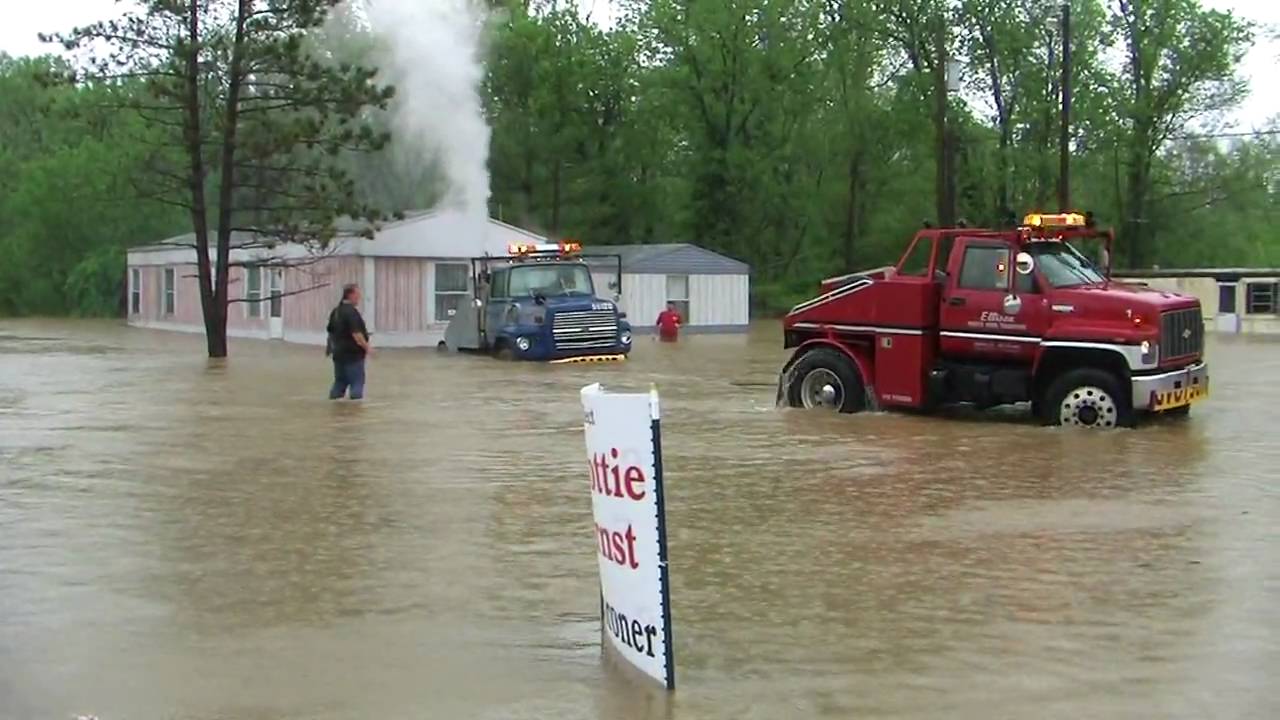saving mobile homes from flood.mpg - YouTube