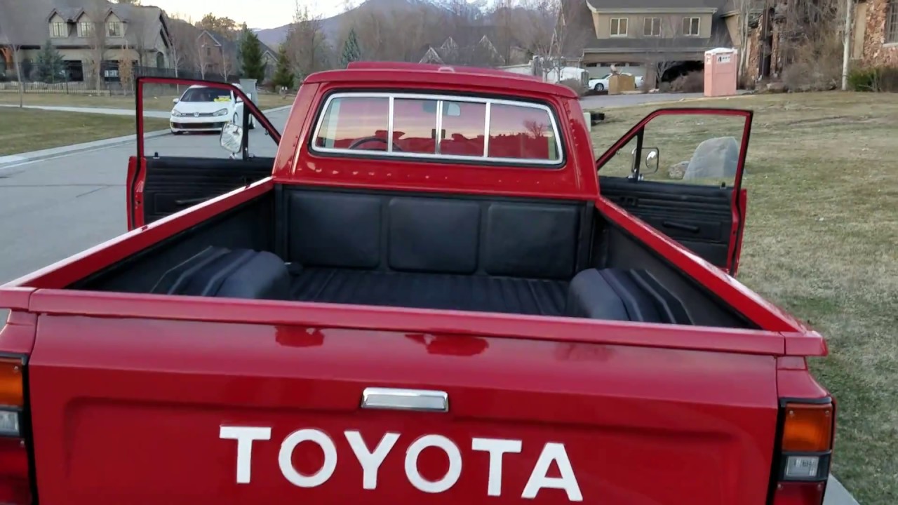 1981 Toyota hilux Diesel 2.2L Start and walk around - YouTube