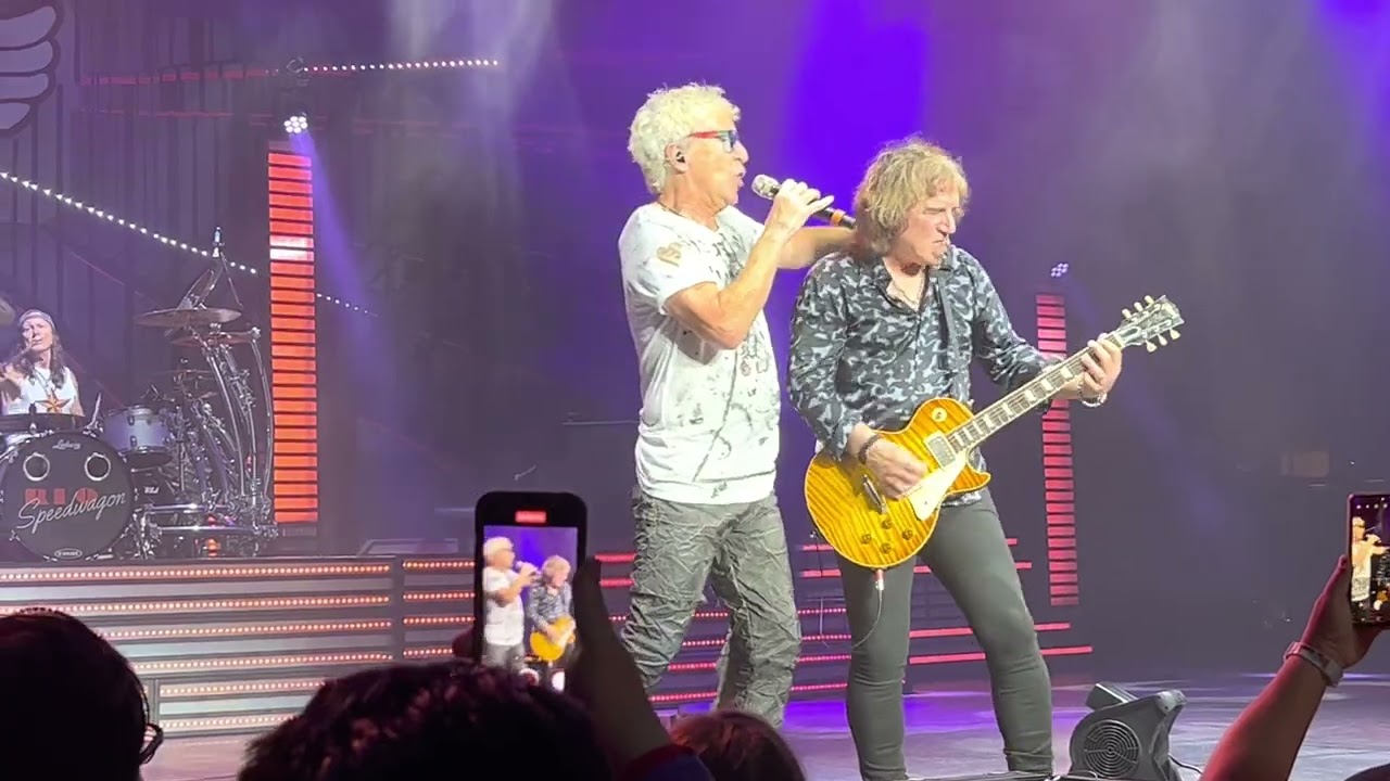 REO Speedwagon "Roll With The Changes" live in NY August 21 2022 - YouTube