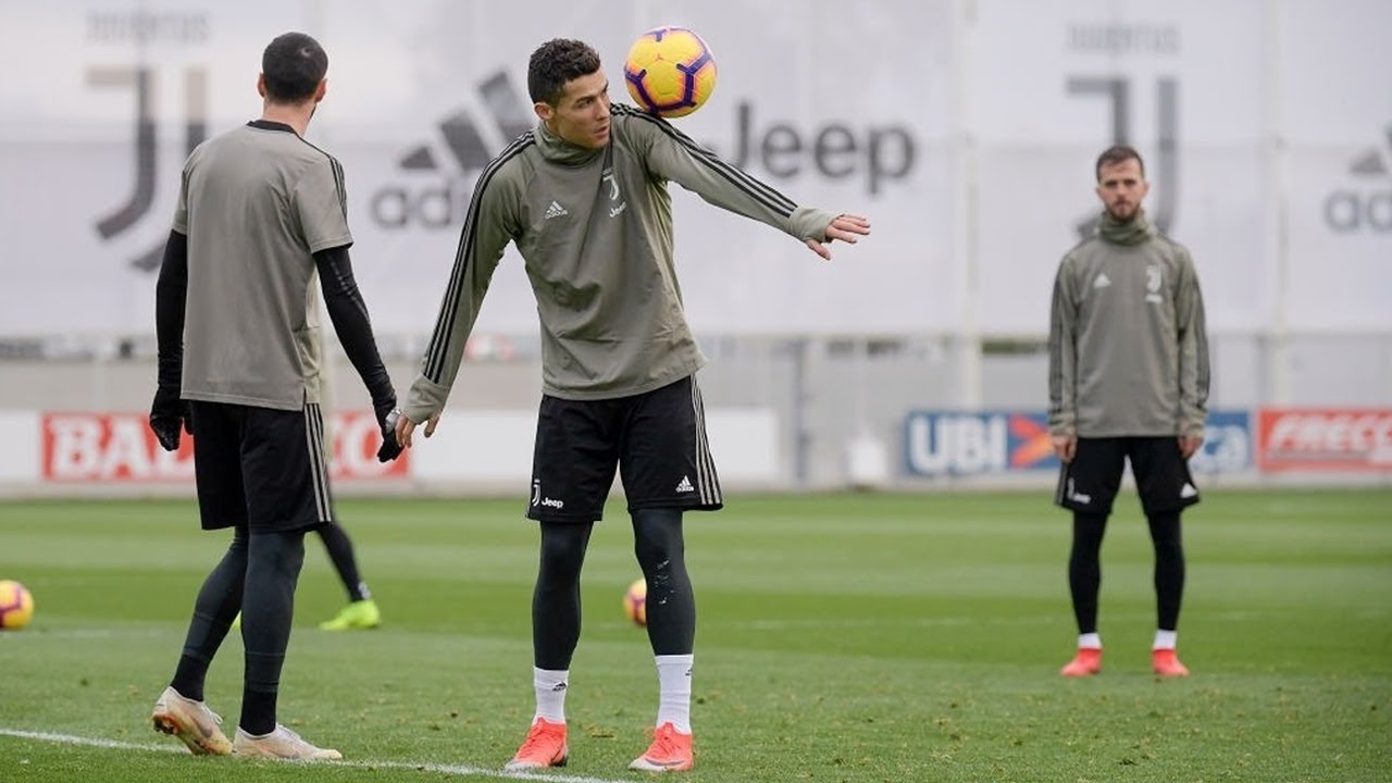 Cristiano Ronaldo Extraordinary Skills & Tricks in Training 2019 - YouTube