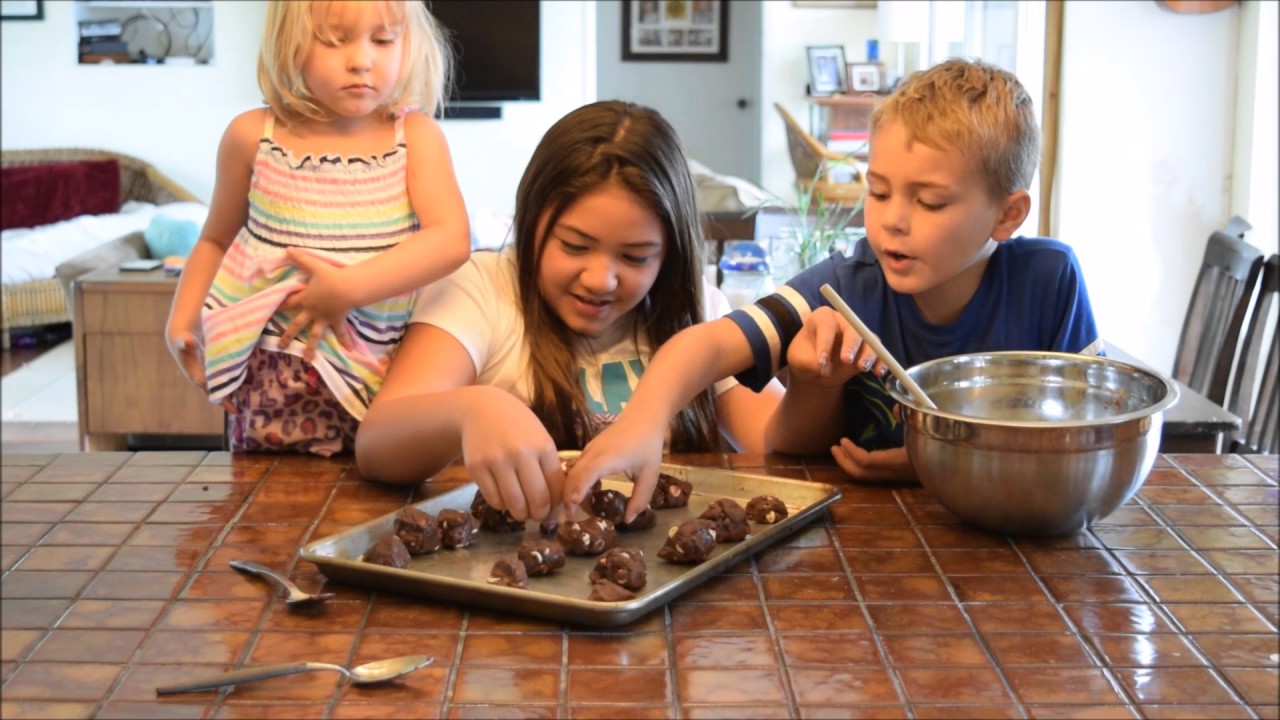 Kids Making Cookies - YouTube