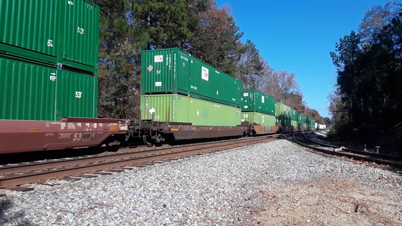 NS 221 flies thru Chicopee (MP-588.0) on 11/23/17 with BNSF 6738 leading - YouTube