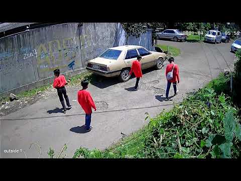 Cought on cctv: Kid peeing at the neighbors' house (Anak pipis sembarangan)