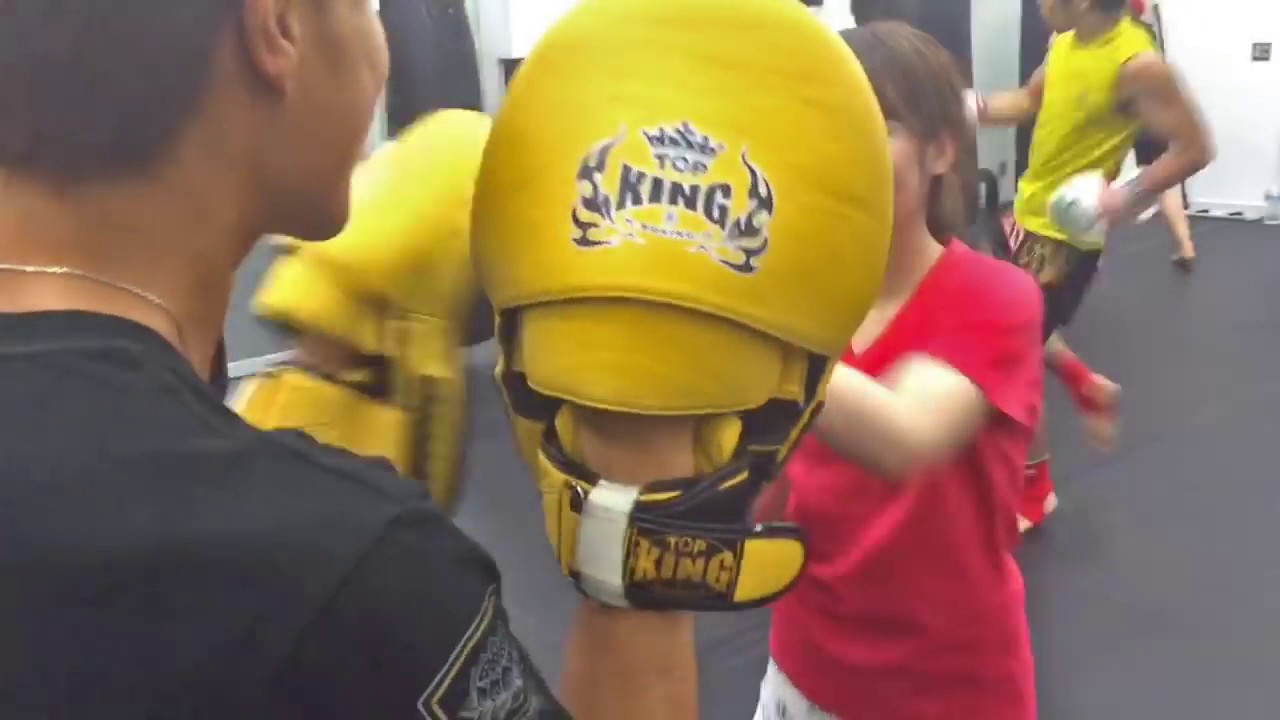 Tokyo Girls Kickboxing Club 初期編 - YouTube