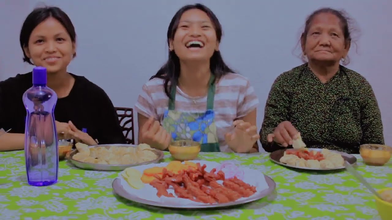 EATING BUFF MOMO || SAUSAGE || MUKBANG WITH FAMILY - YouTube