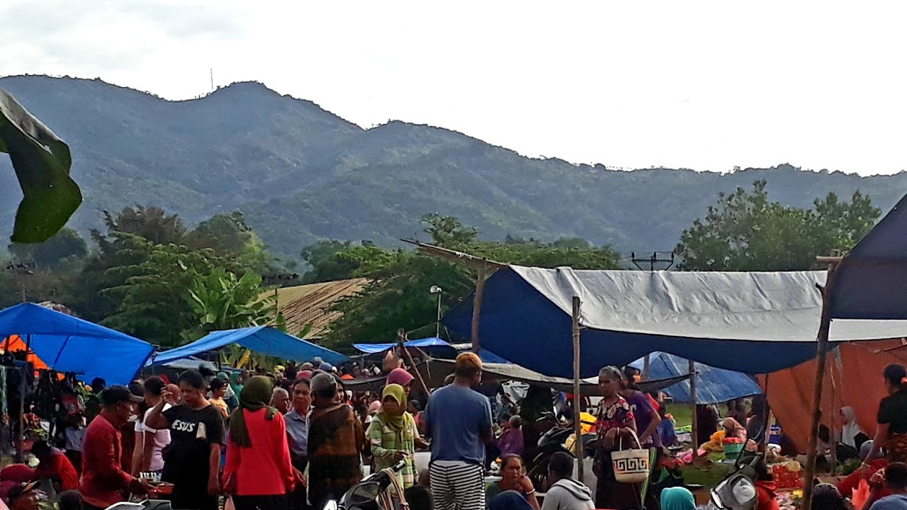 Pasar Jopu Ende Rame - YouTube