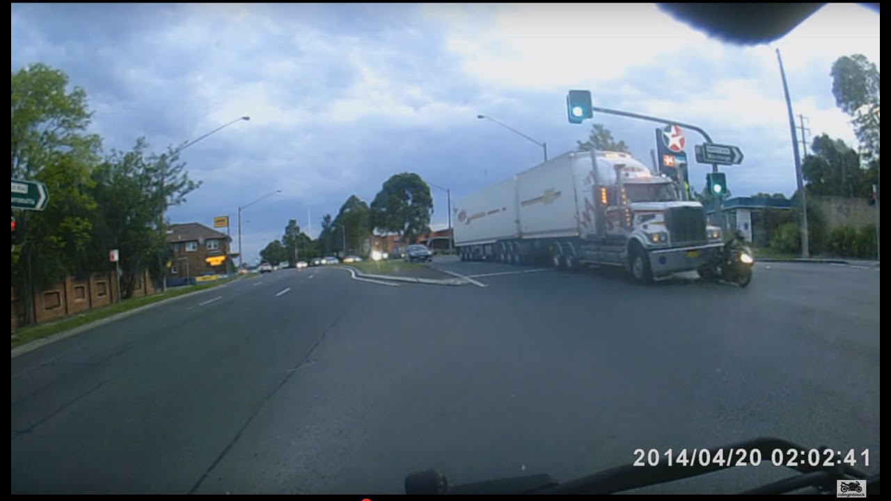 Truck vs Bike vs Red light. - YouTube