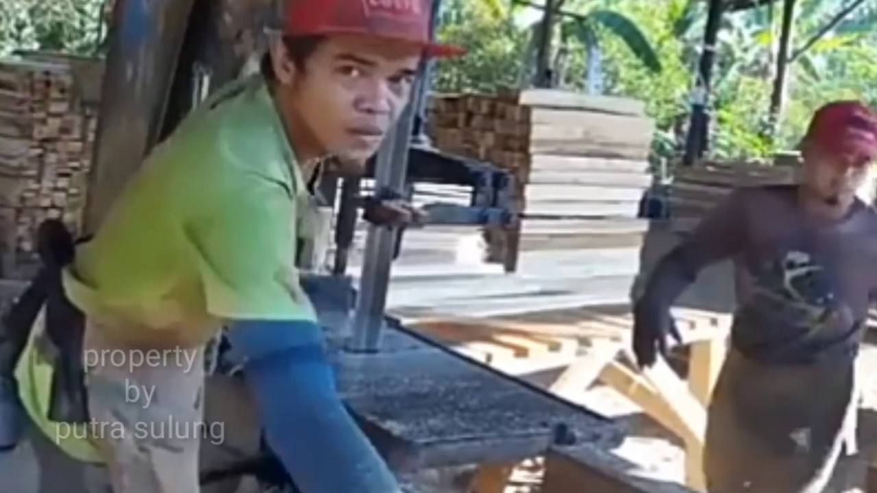 🔴 Kayu kecil di belah mau lurus, Belah ranting kayu - YouTube