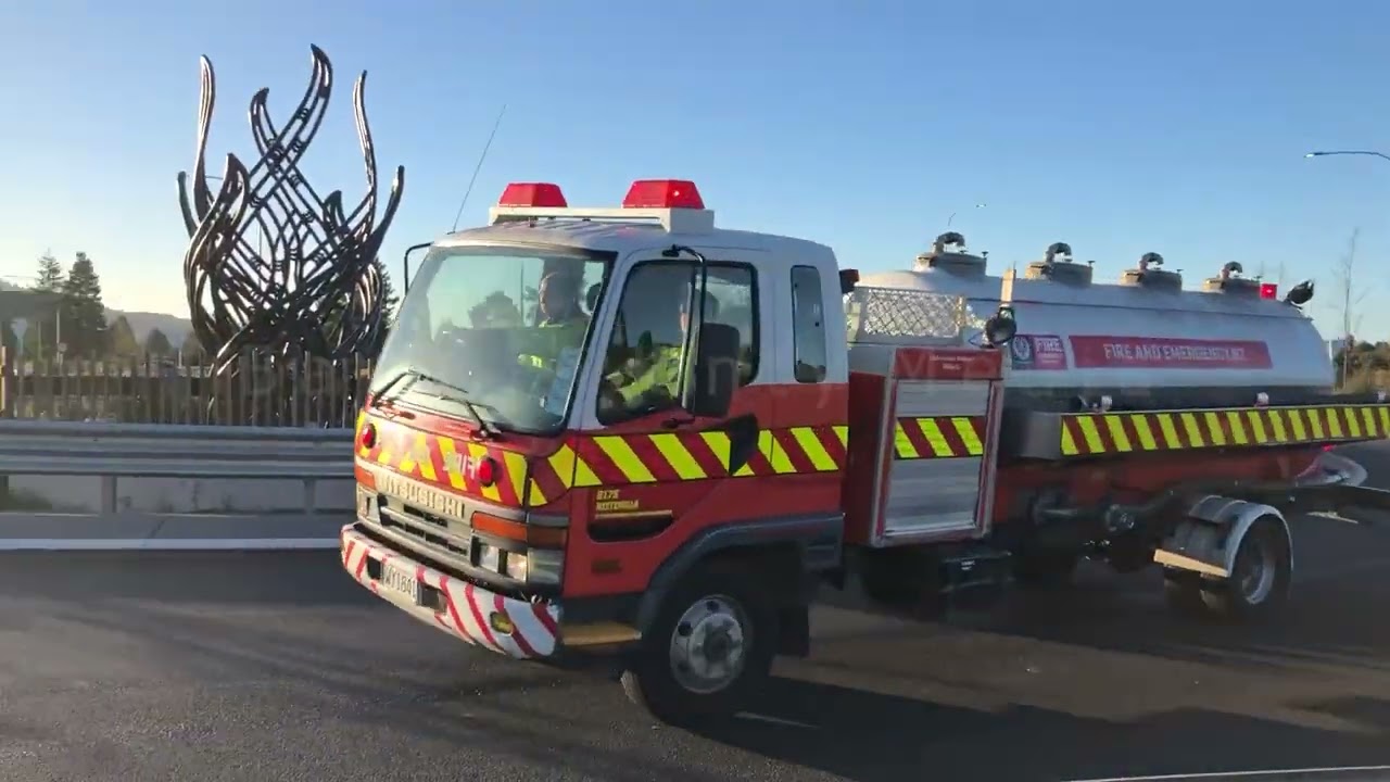 Large Response to Bush Fire | New Zealand - YouTube