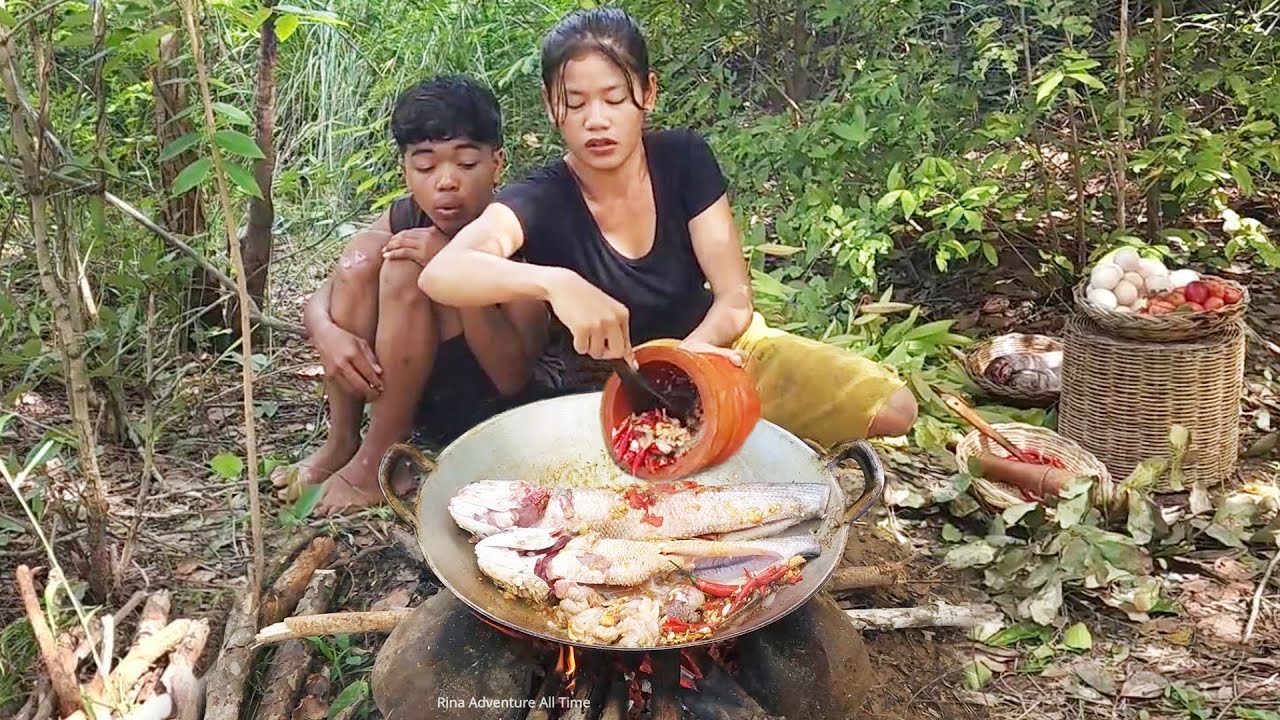 Wow Delicious Big Fishes Recipe !! Catching and cooking fish for lunch ...