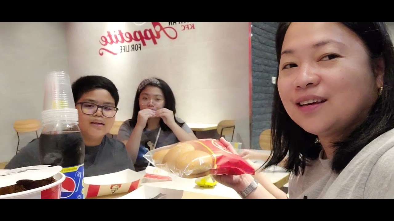 Dinner at KFC 🍗 #KFC #yummy #shorts - YouTube