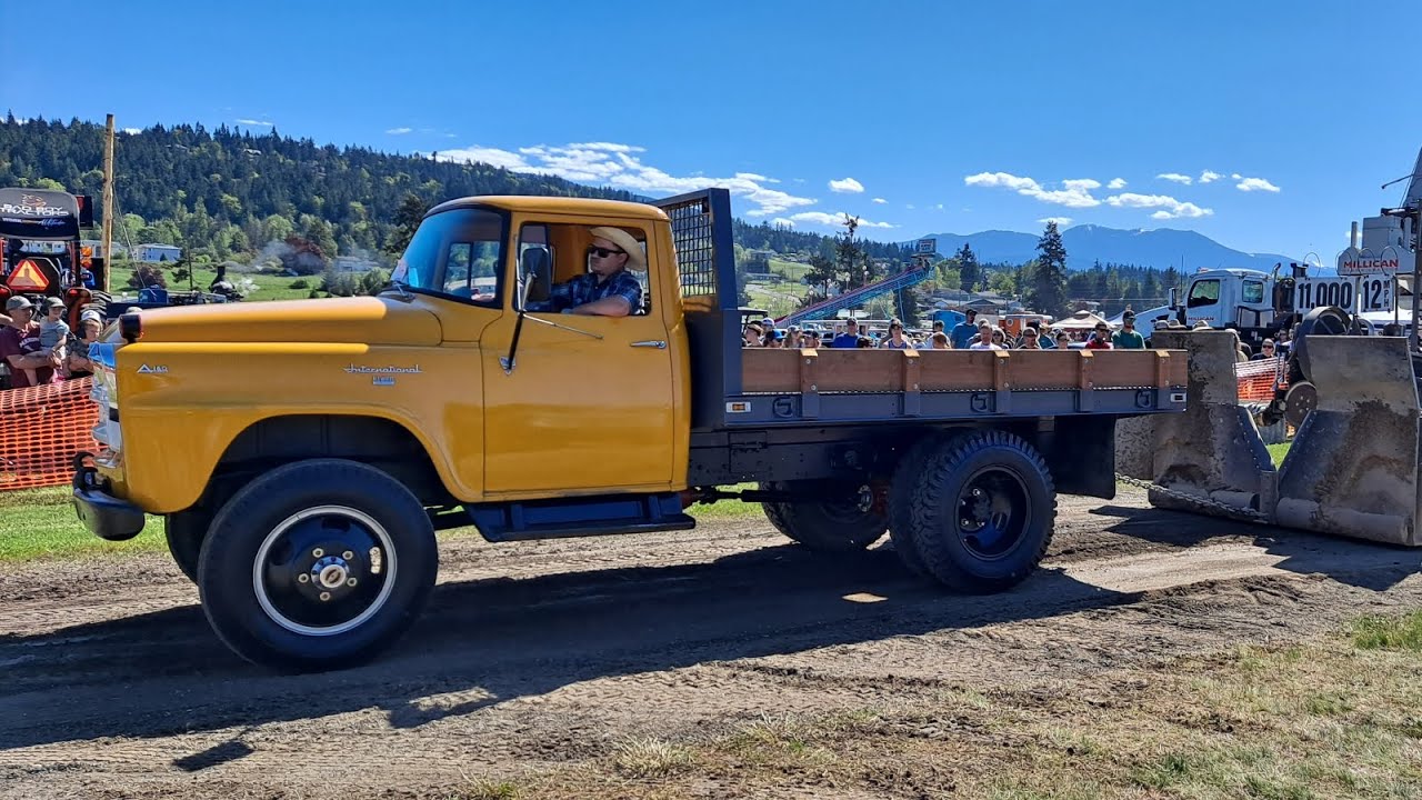 1957 International A160 All Wheel Drive 6 Cylinder Tractor Pull - Slow ...