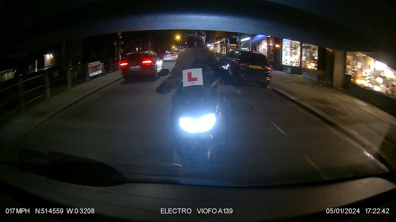 Tailgating scooter - way too close! - YouTube