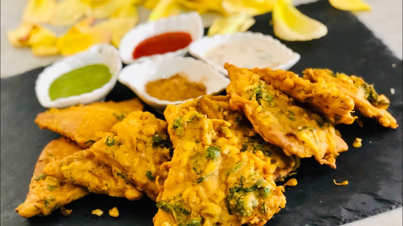 NEW NAAN PAKORA RECIPE | FOOD STREET PAKISTAN | quick snack By MRB ...