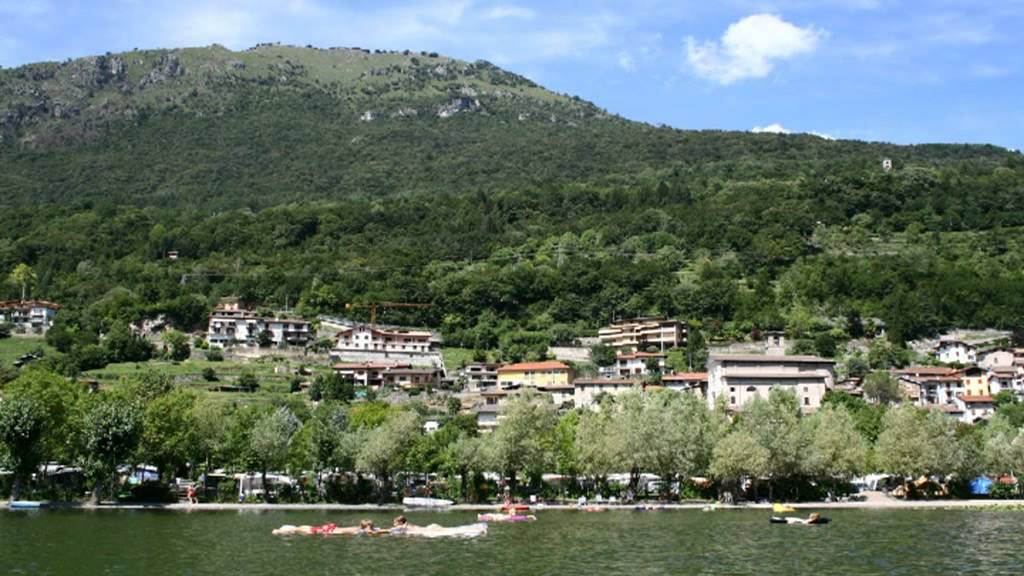 De magie van het meer Lago di Piano Porlezza Italië - YouTube