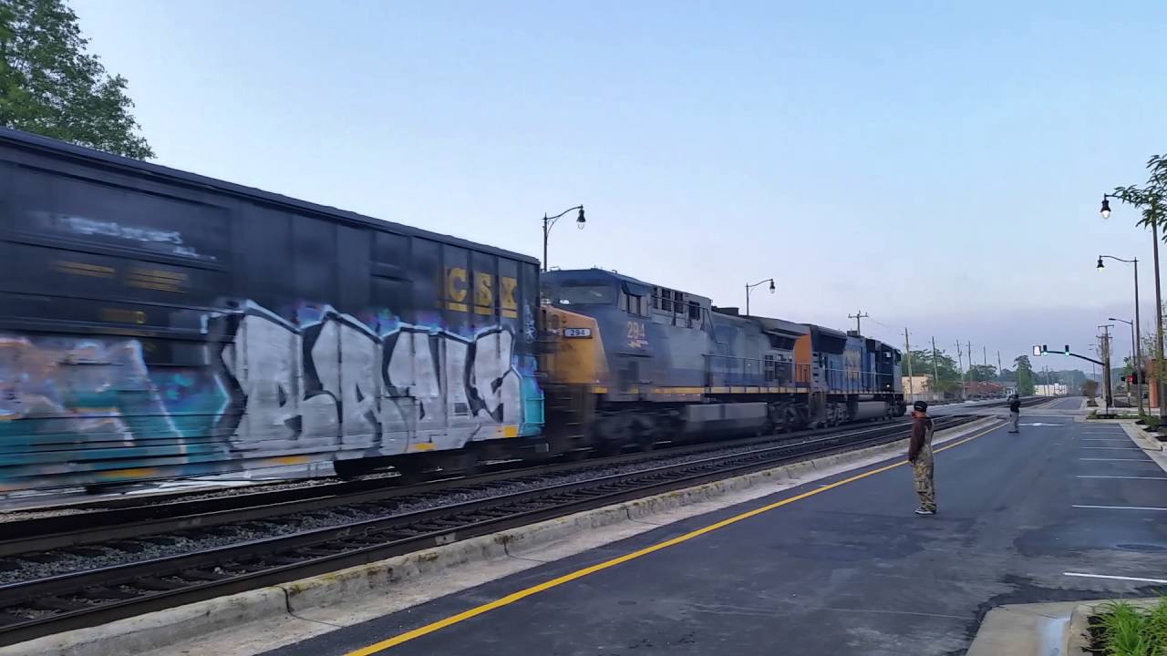 Csxt 4770 SD70Mac leads Q439-21 w/ Screaming K5LA in Fayetteville nc in the Early Morning ...
