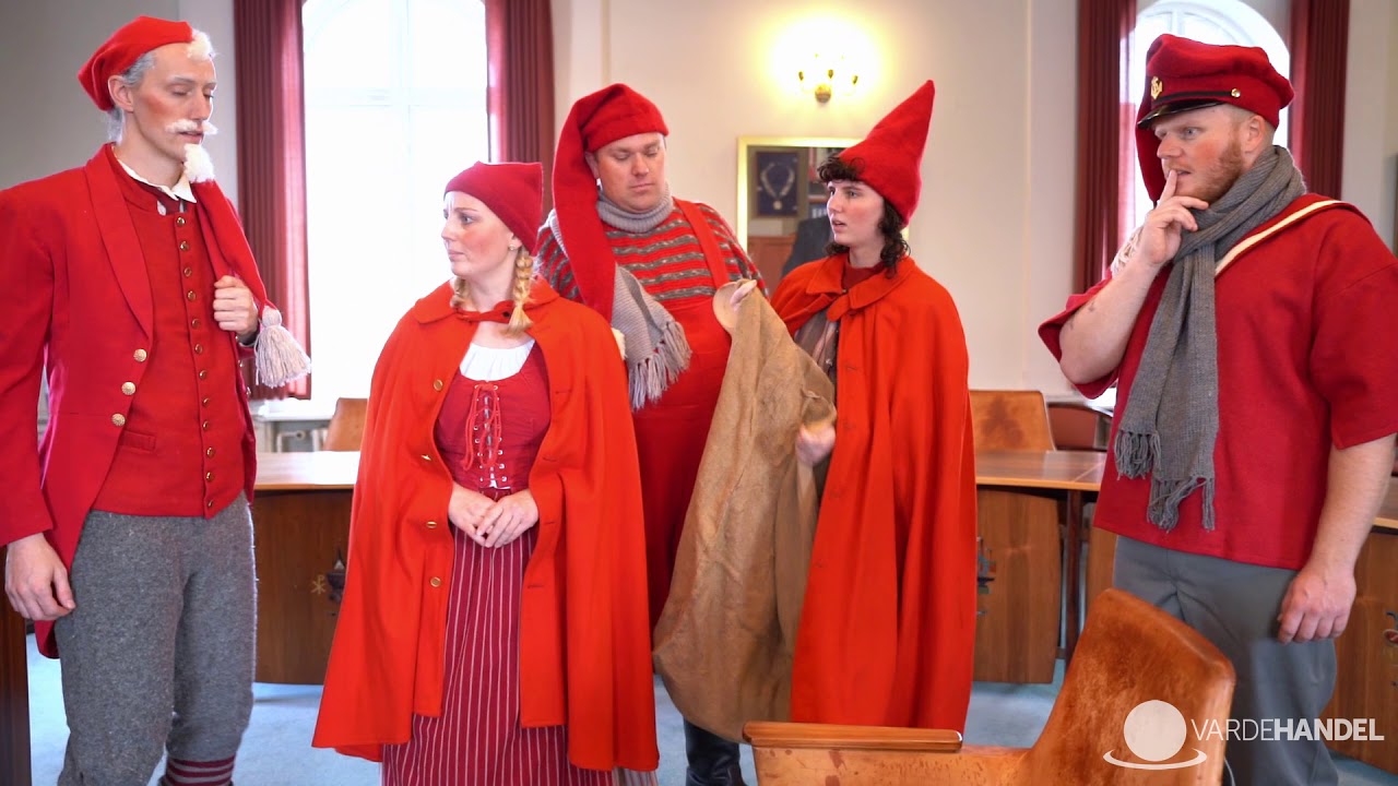 Nissebanden vækker julemanden i Varde. - YouTube