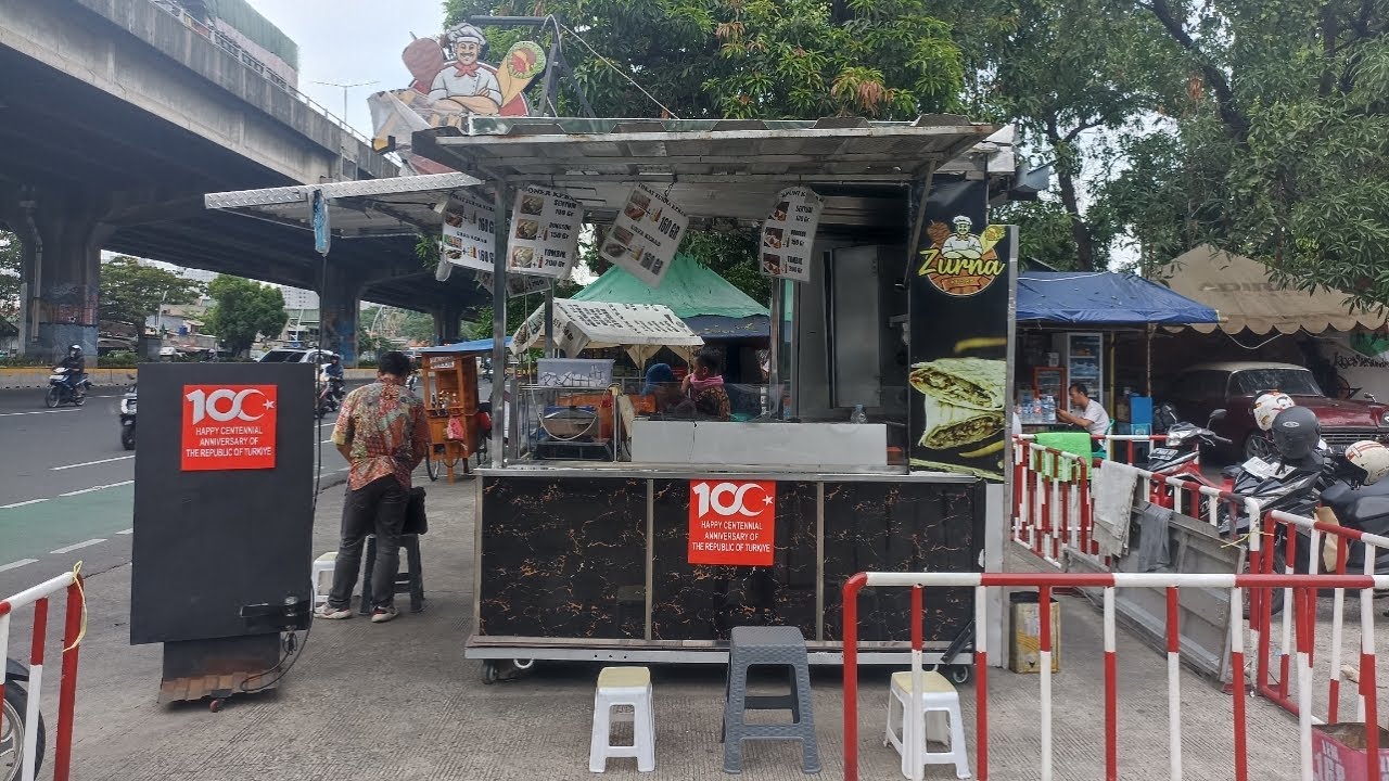Zurna Doner Kebab Turki Rawamangun | Indonesian Street Food - YouTube