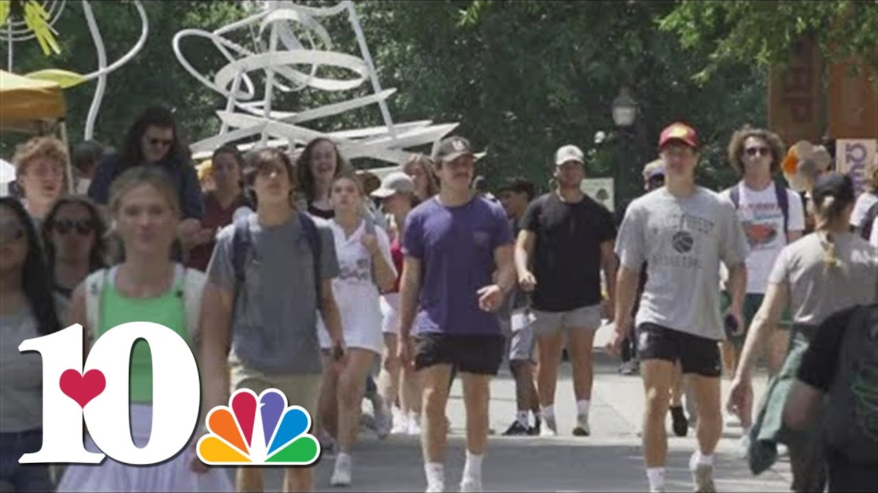 UT students head to first day of fall classes - YouTube