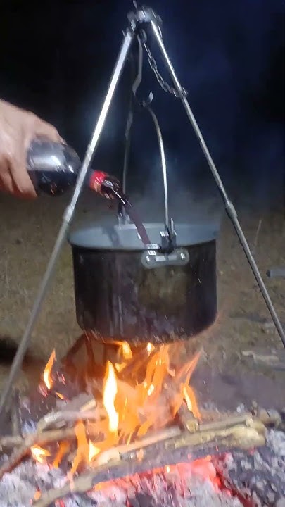 Вино халаагаад уугаад хажуулдаг баатар болсон чинь Нэг мэдсэн чинь
