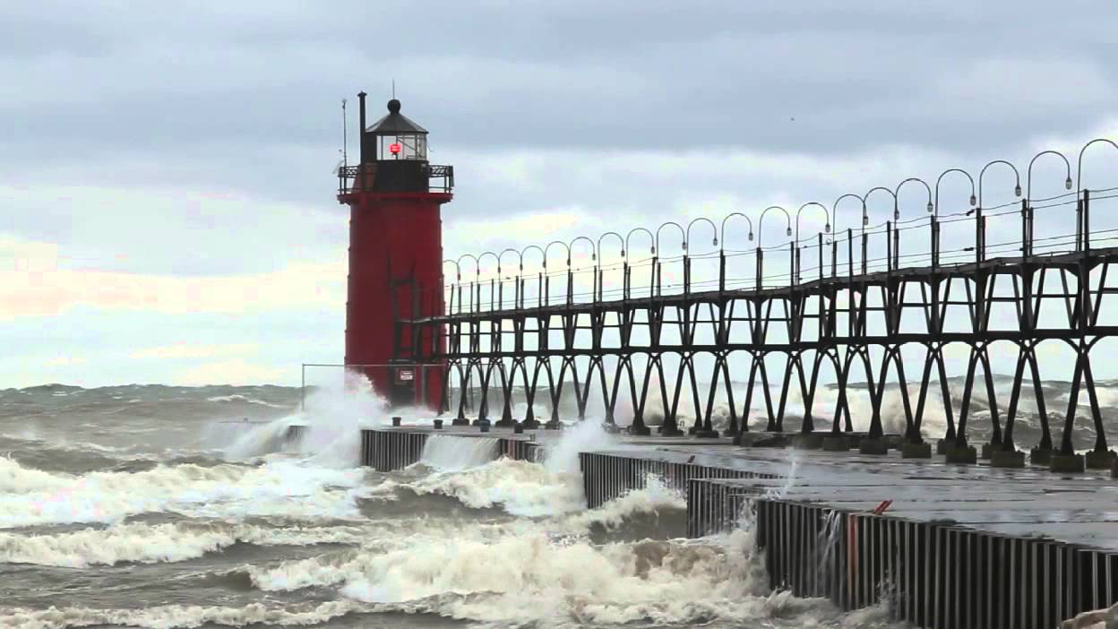 Watch waves crash lighthouse at South Haven - YouTube